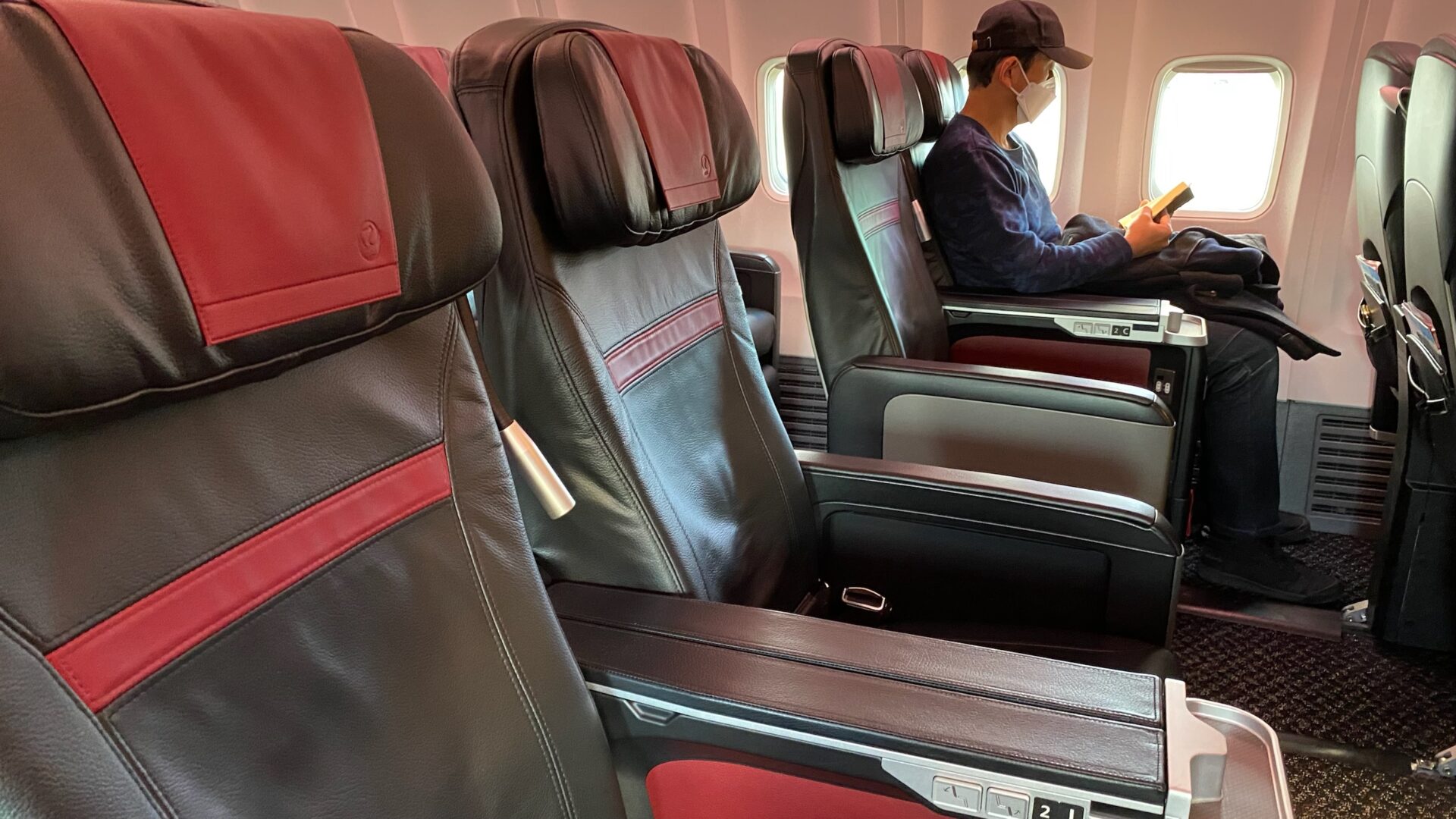 JAL/JTAのB737の機内・座席(JAL SKY NEXT)を紹介 日本各地を飛び回る機材 | ドルフィン日記