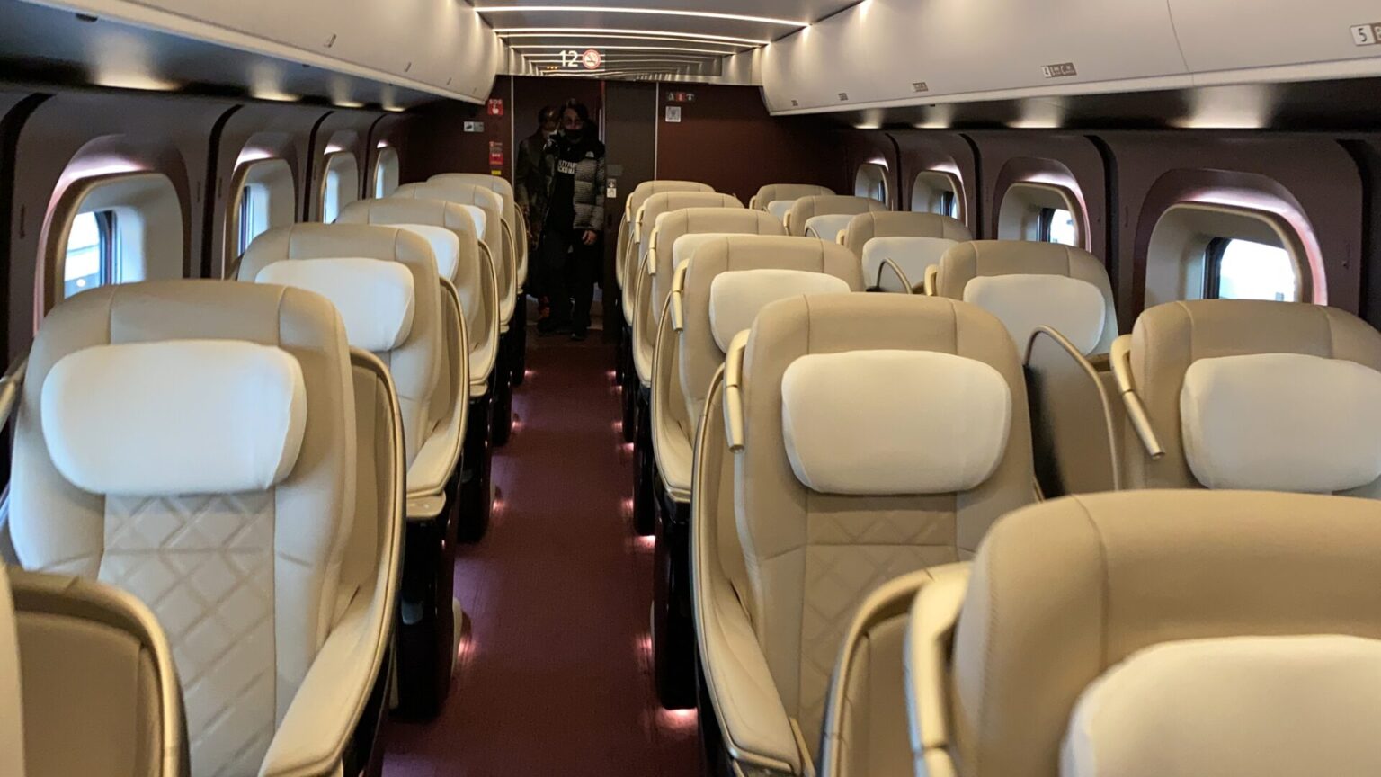 北陸・上越新幹線E7/W7系の車内・座席を紹介！E7系とW7系の違いは？ | ドルフィン日記