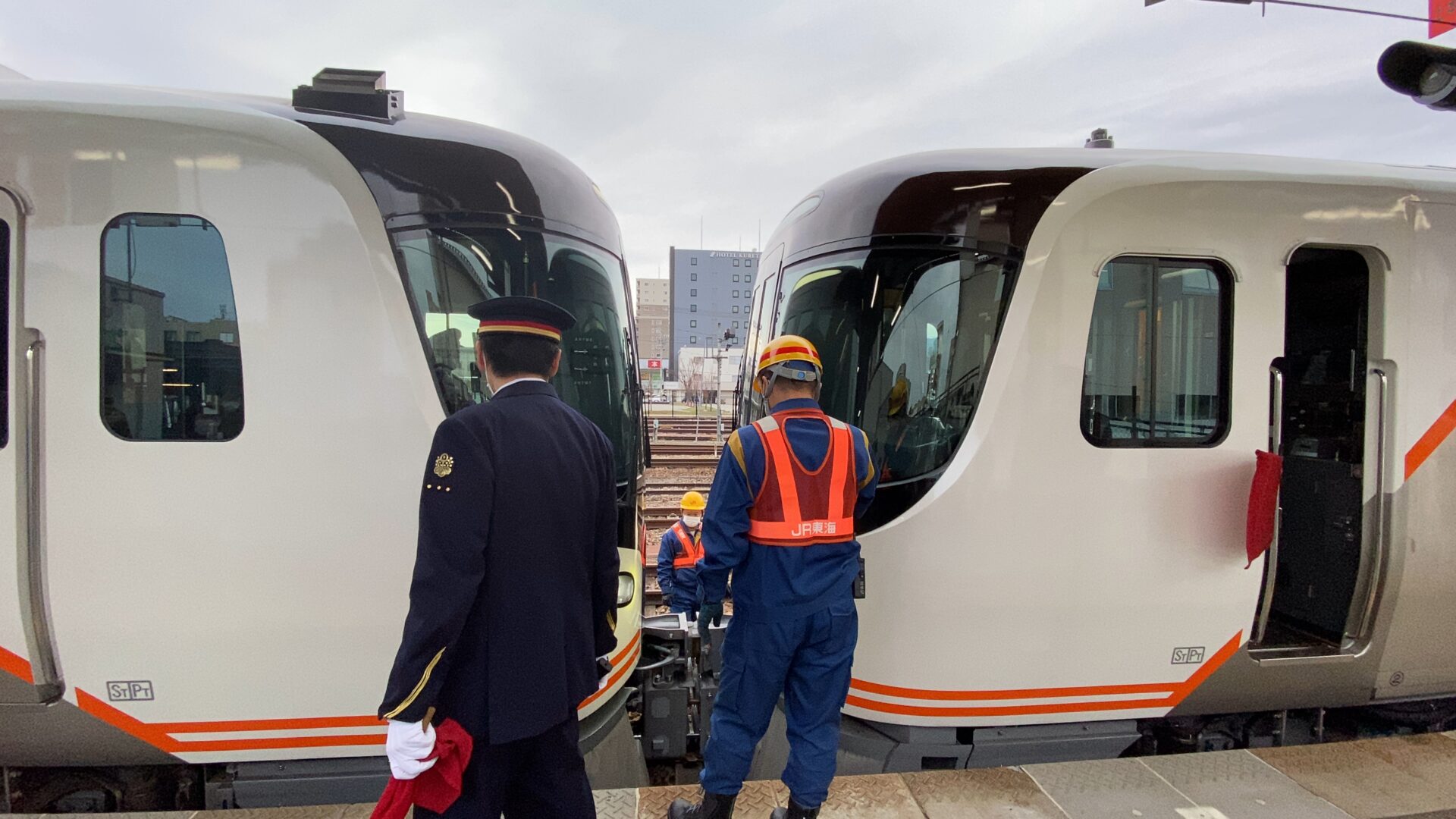 新型特急「ひだ」HC85系 グリーン車の車内・座席徹底紹介 | ドルフィン日記