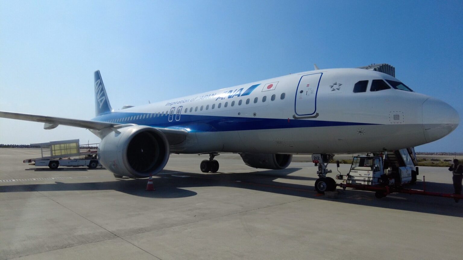 ANAのA321機内の紹介 全席にモニター完備の快適機内空間 | ドルフィン日記