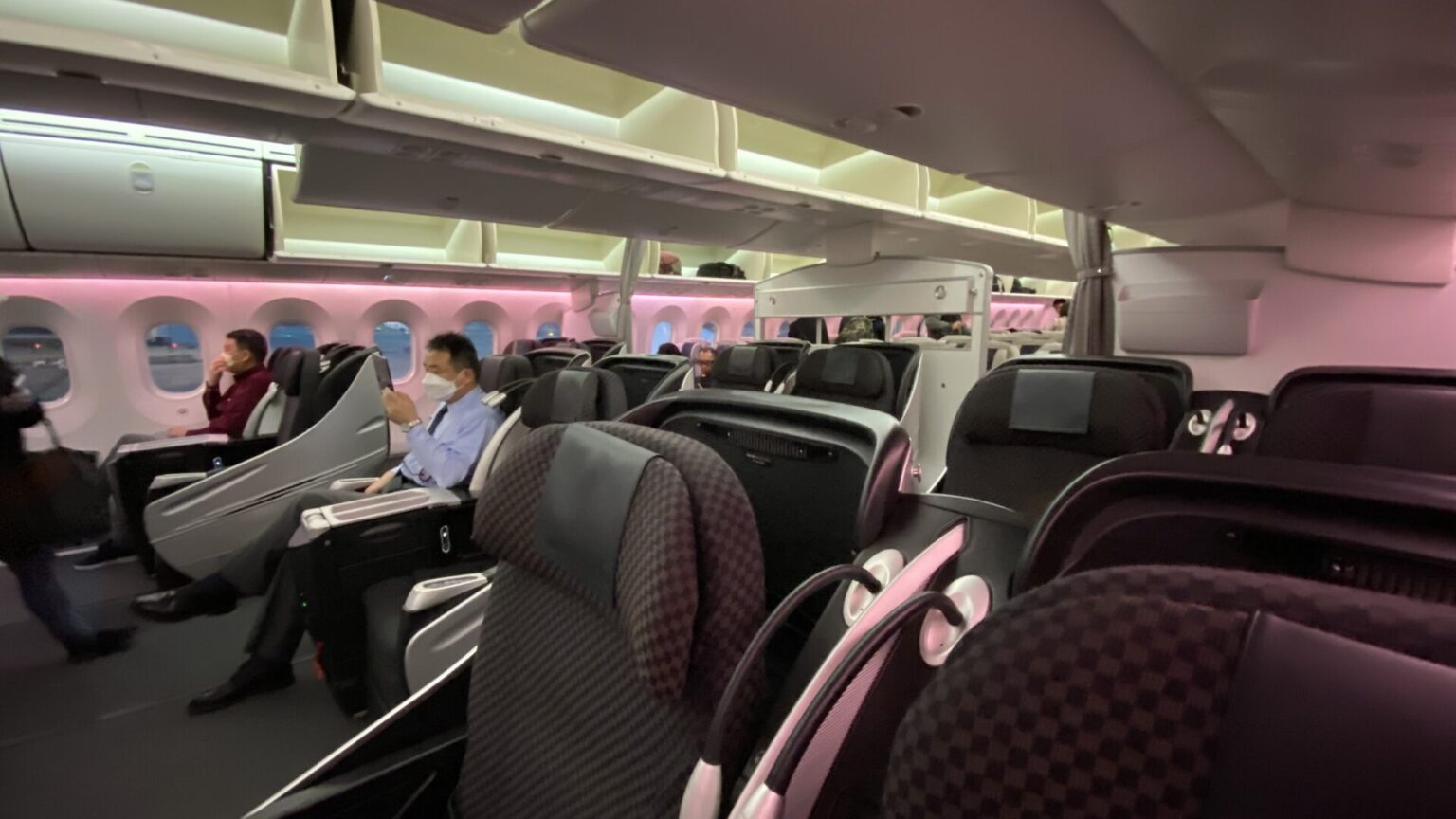 日本航空(JAL) ビジネスクラス 国際線B787″JAL SHELL FLAT NEO”搭乗記 座席や機内などを紹介！ | ドルフィン日記