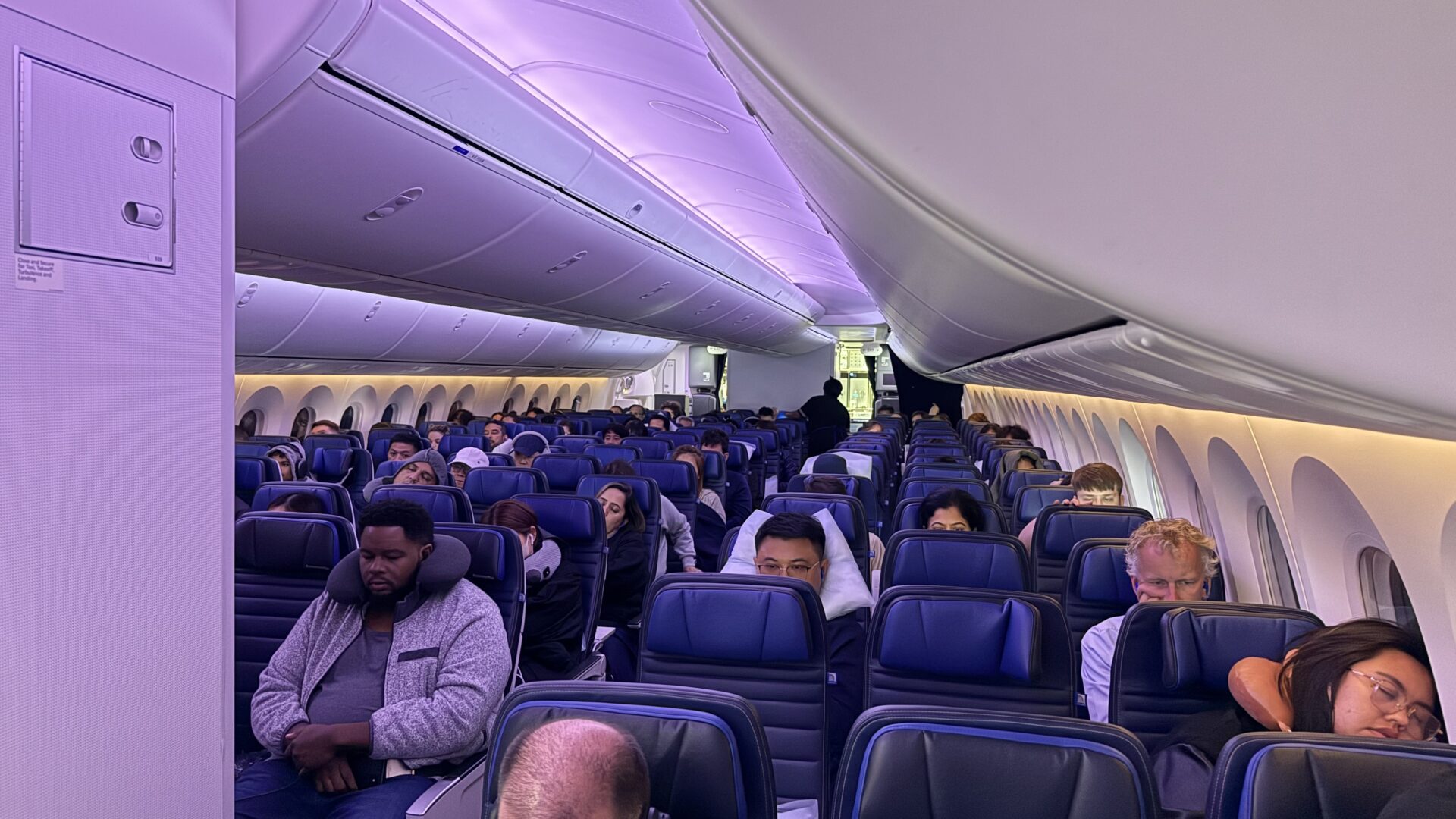 ユナイテッド航空エコノミークラス 東京・成田→ニューヨーク・ニューアーク UA78便 搭乗記 | ドルフィン日記