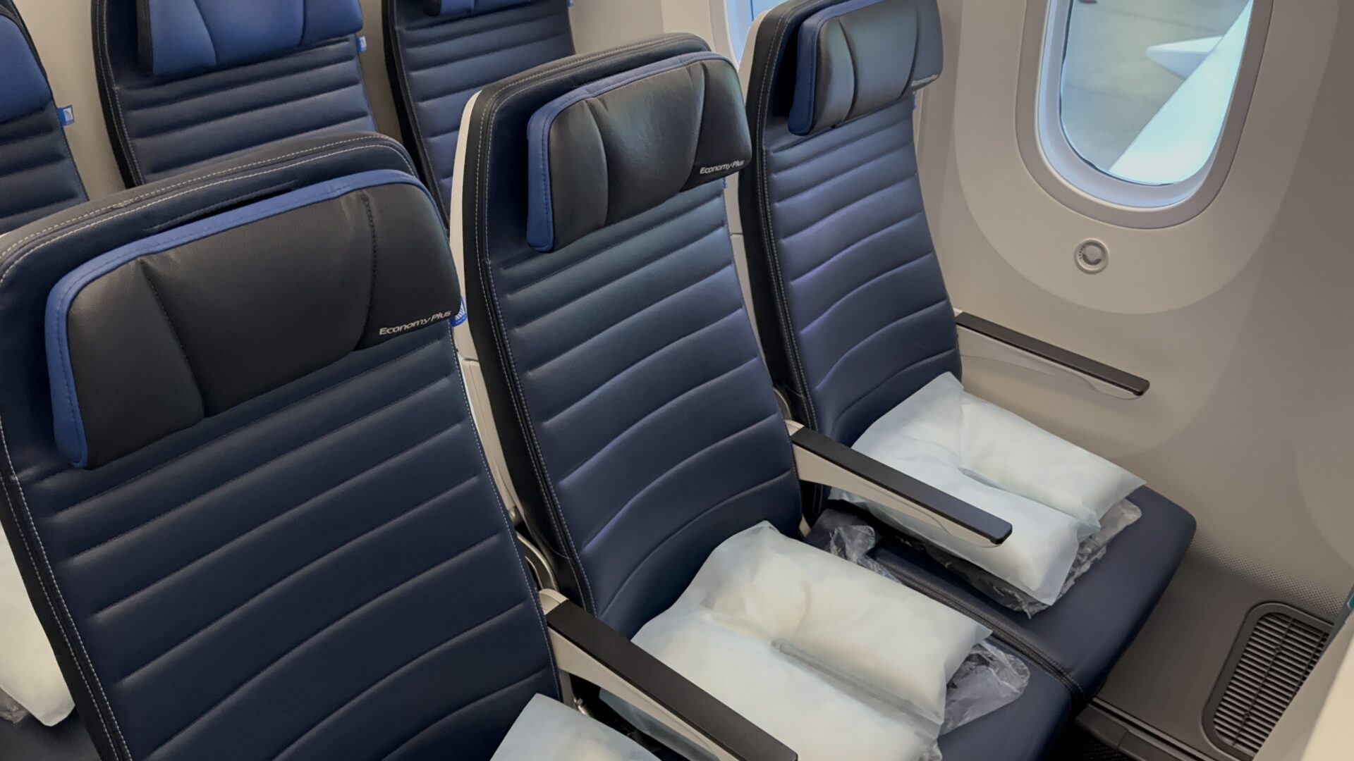 ユナイテッド航空エコノミークラス 東京・成田→ニューヨーク・ニューアーク UA78便 搭乗記 | ドルフィン日記